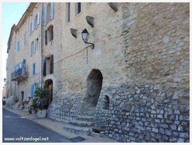 Tourisme à Séguret village médiéval